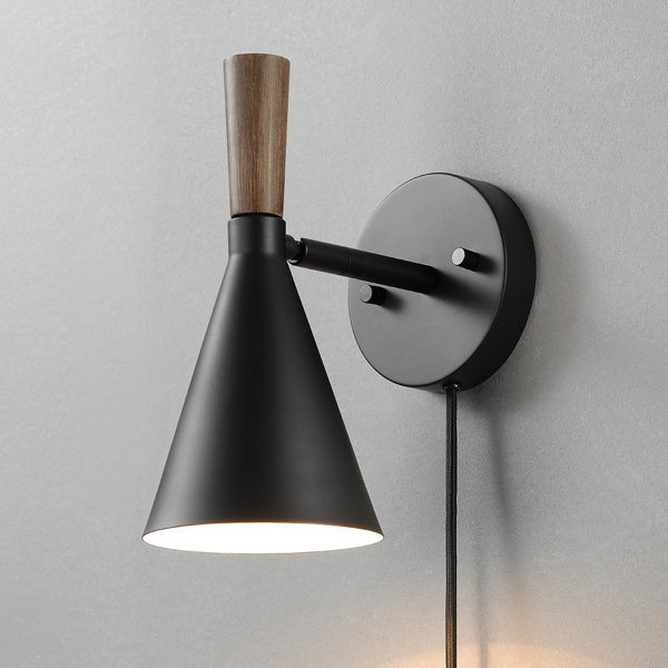 George Oliver 1-Light Black Plug-In Or Hardwire Wall Sconce With Wood-Toned On/Off Rotary Switch ...